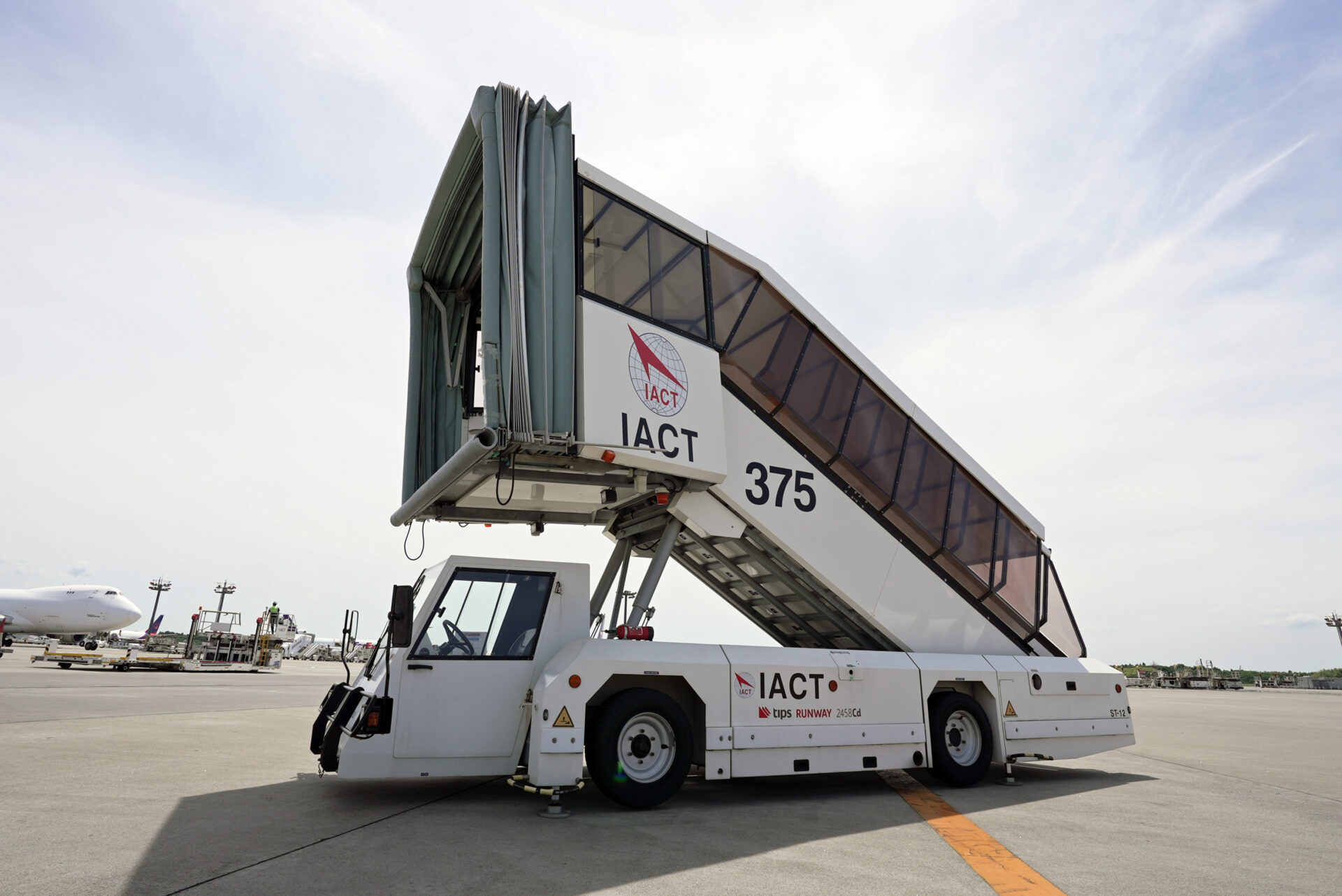 Ground Service Equipment(GSE) - 国際空港上屋株式会社